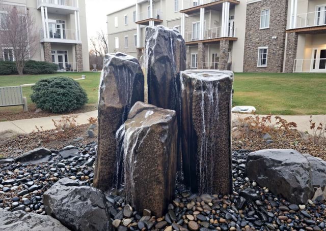 Basalt column water feature Fountain - iFunny Brazil