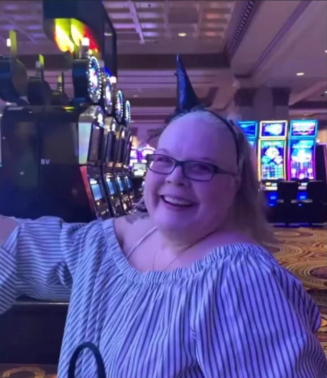 Julie Lafferty Pagano Memes - I Win at the Casino - iFunny Brazil