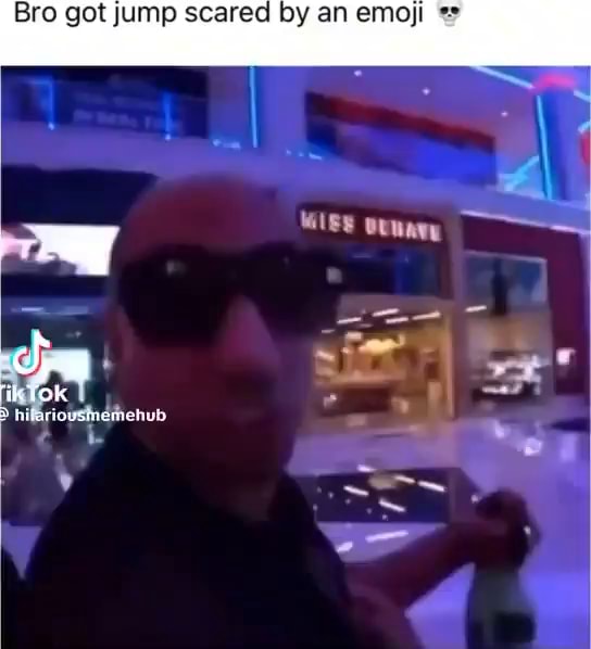 Bro got jump scared by an emoji - iFunny Brazil